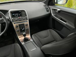 Balts Volvo XC60 2013 Rīga, ar dzinēja tilpumu 2.40 L un nobraukumu 255 tūkst. km par 12990 €, foto 4 vietnē AUTOMOTO.COM.LV