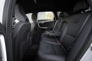 Balts Volvo XC60 2013 Rīga, ar dzinēja tilpumu 2.40 L un nobraukumu 255 tūkst. km par 12990 €, foto 5 vietnē AUTOMOTO.COM.LV