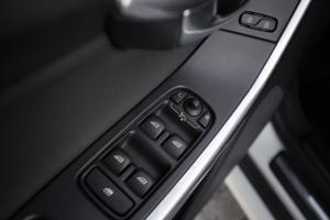 Balts Volvo XC60 2013 Rīga, ar dzinēja tilpumu 2.40 L un nobraukumu 255 tūkst. km par 12990 €, foto 6 vietnē AUTOMOTO.COM.LV
