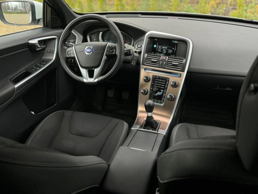 Balts Volvo XC60 2013 Rīga, ar dzinēja tilpumu 2.40 L un nobraukumu 255 tūkst. km par 12990 €, foto 7 vietnē AUTOMOTO.COM.LV
