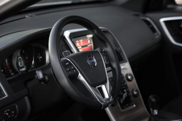 Balts Volvo XC60 2013 Rīga, ar dzinēja tilpumu 2.40 L un nobraukumu 255 tūkst. km par 12990 €, foto 7 vietnē AUTOMOTO.COM.LV