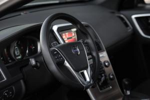 Balts Volvo XC60 2013 Rīga, ar dzinēja tilpumu 2.40 L un nobraukumu 255 tūkst. km par 12990 €, foto 8 vietnē AUTOMOTO.COM.LV
