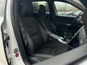 Balts Volvo XC60 2013 Rīga, ar dzinēja tilpumu 2.40 L un nobraukumu 255 tūkst. km par 12990 €, foto 9 vietnē AUTOMOTO.COM.LV