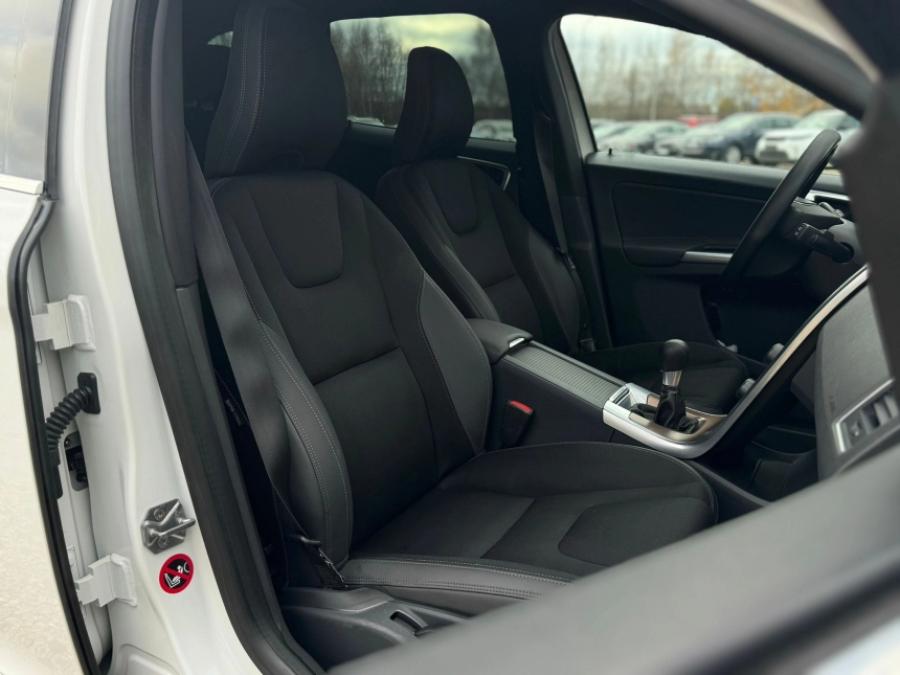 Balts Volvo XC60 2013 Rīga, ar dzinēja tilpumu 2.40 L un nobraukumu 255 tūkst. km par 12990 €, foto 9 vietnē AUTOMOTO.COM.LV