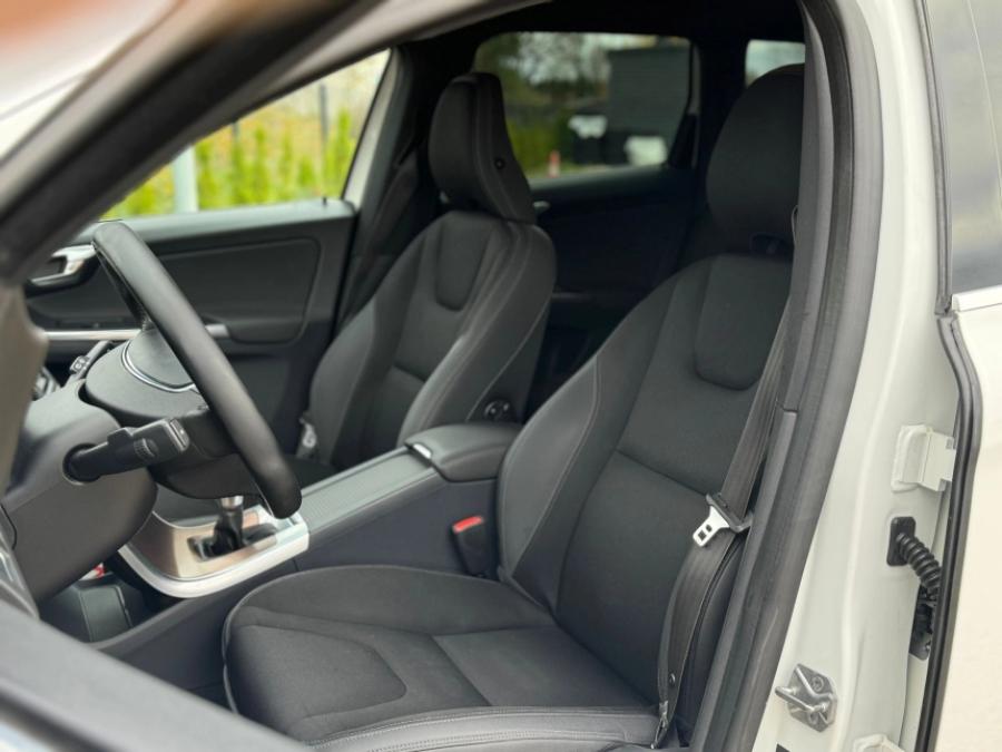 Balts Volvo XC60 2013 Rīga, ar dzinēja tilpumu 2.40 L un nobraukumu 255 tūkst. km par 12990 €, foto 10 vietnē AUTOMOTO.COM.LV