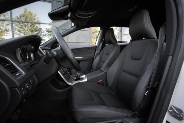 Balts Volvo XC60 2013 Rīga, ar dzinēja tilpumu 2.40 L un nobraukumu 255 tūkst. km par 12990 €, foto 10 vietnē AUTOMOTO.COM.LV
