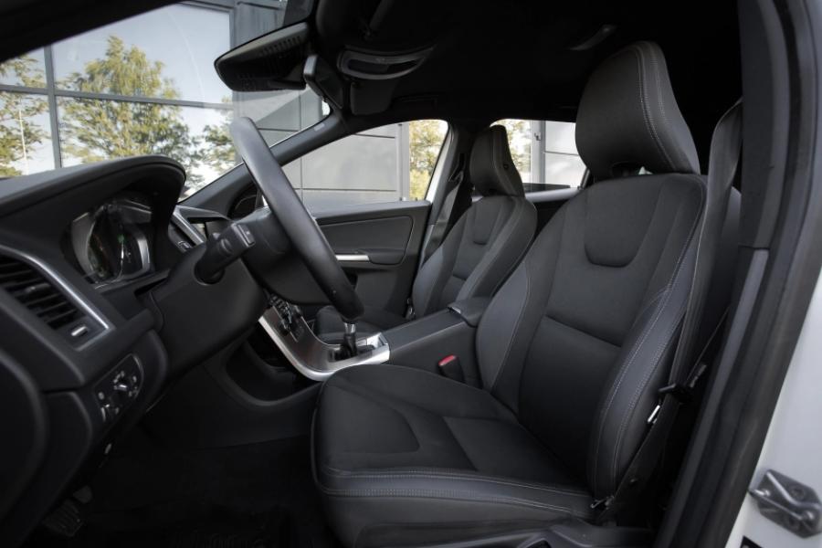 Balts Volvo XC60 2013 Rīga, ar dzinēja tilpumu 2.40 L un nobraukumu 255 tūkst. km par 12990 €, foto 11 vietnē AUTOMOTO.COM.LV