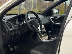 Balts Volvo XC60 2013 Rīga, ar dzinēja tilpumu 2.40 L un nobraukumu 255 tūkst. km par 12990 €, foto 12 vietnē AUTOMOTO.COM.LV
