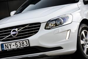 Balts Volvo XC60 2013 Rīga, ar dzinēja tilpumu 2.40 L un nobraukumu 255 tūkst. km par 12990 €, foto 24 vietnē AUTOMOTO.COM.LV