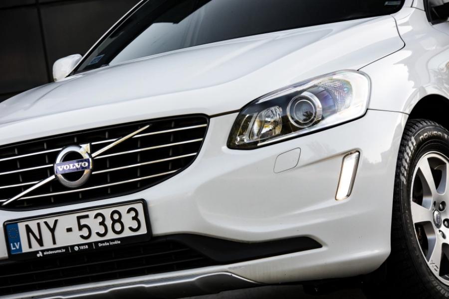 Balts Volvo XC60 2013 Rīga, ar dzinēja tilpumu 2.40 L un nobraukumu 255 tūkst. km par 12990 €, foto 24 vietnē AUTOMOTO.COM.LV
