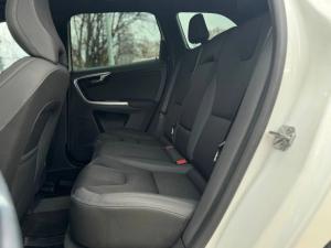 Balts Volvo XC60 2013 Rīga, ar dzinēja tilpumu 2.40 L un nobraukumu 255 tūkst. km par 12990 €, foto 26 vietnē AUTOMOTO.COM.LV