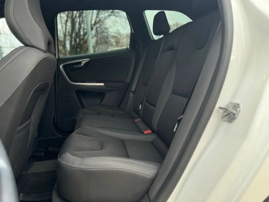 Balts Volvo XC60 2013 Rīga, ar dzinēja tilpumu 2.40 L un nobraukumu 255 tūkst. km par 12990 €, foto 26 vietnē AUTOMOTO.COM.LV