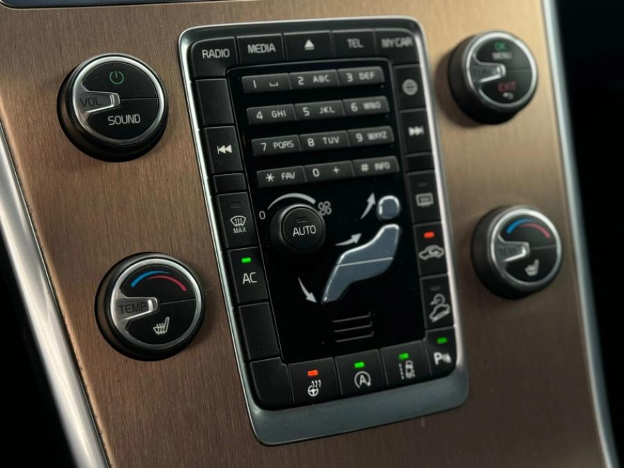 Balts Volvo XC60 2013 Rīga, ar dzinēja tilpumu 2.40 L un nobraukumu 255 tūkst. km par 12990 €, foto 30 vietnē AUTOMOTO.COM.LV