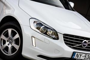Balts Volvo XC60 2013 Rīga, ar dzinēja tilpumu 2.40 L un nobraukumu 255 tūkst. km par 12990 €, foto 35 vietnē AUTOMOTO.COM.LV