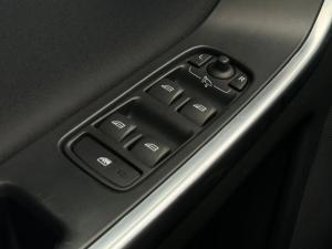 Balts Volvo XC60 2013 Rīga, ar dzinēja tilpumu 2.40 L un nobraukumu 255 tūkst. km par 12990 €, foto 36 vietnē AUTOMOTO.COM.LV