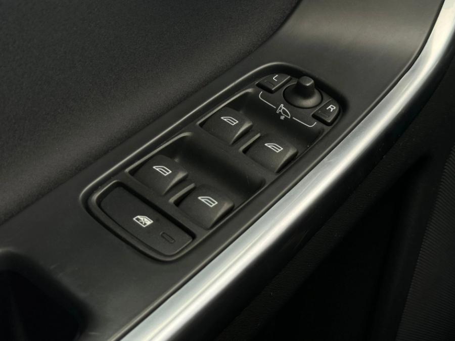 Balts Volvo XC60 2013 Rīga, ar dzinēja tilpumu 2.40 L un nobraukumu 255 tūkst. km par 12990 €, foto 36 vietnē AUTOMOTO.COM.LV