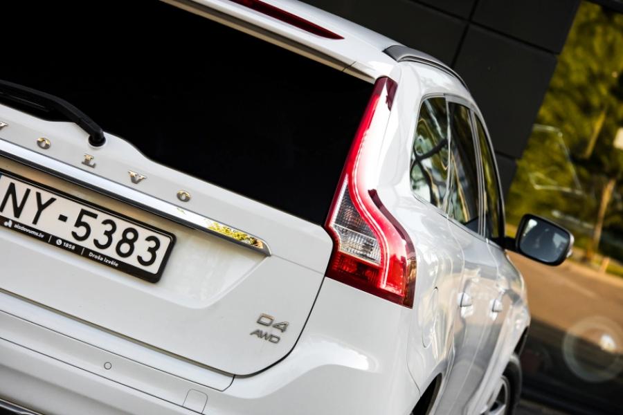 Balts Volvo XC60 2013 Rīga, ar dzinēja tilpumu 2.40 L un nobraukumu 255 tūkst. km par 12990 €, foto 41 vietnē AUTOMOTO.COM.LV