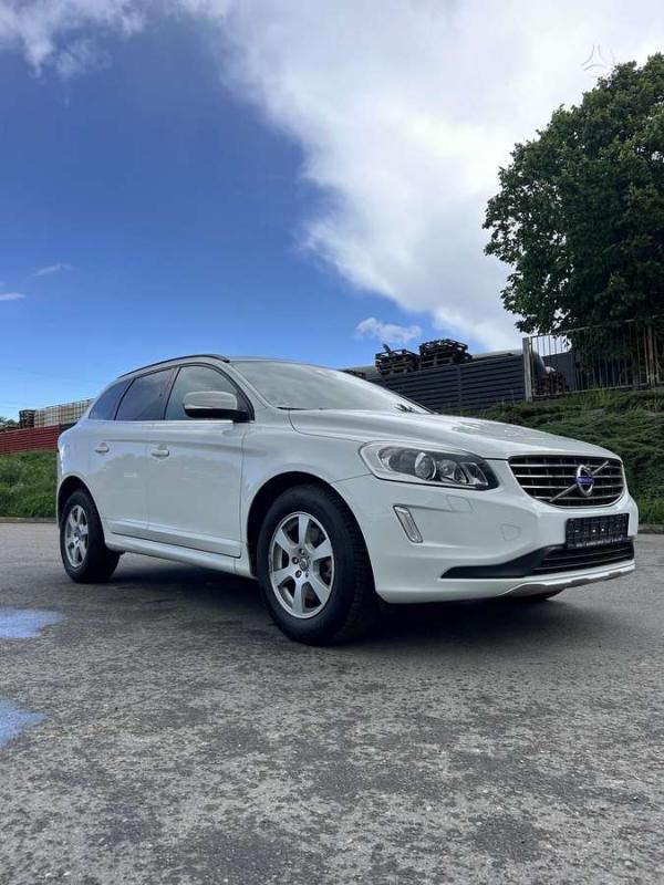White Volvo XC60 2013 in Kaunas, with an engine capacity of 1.97 L and mileage of 257 thousand km for 6650 €, photo 1 on AUTOMOTO.COM.LV