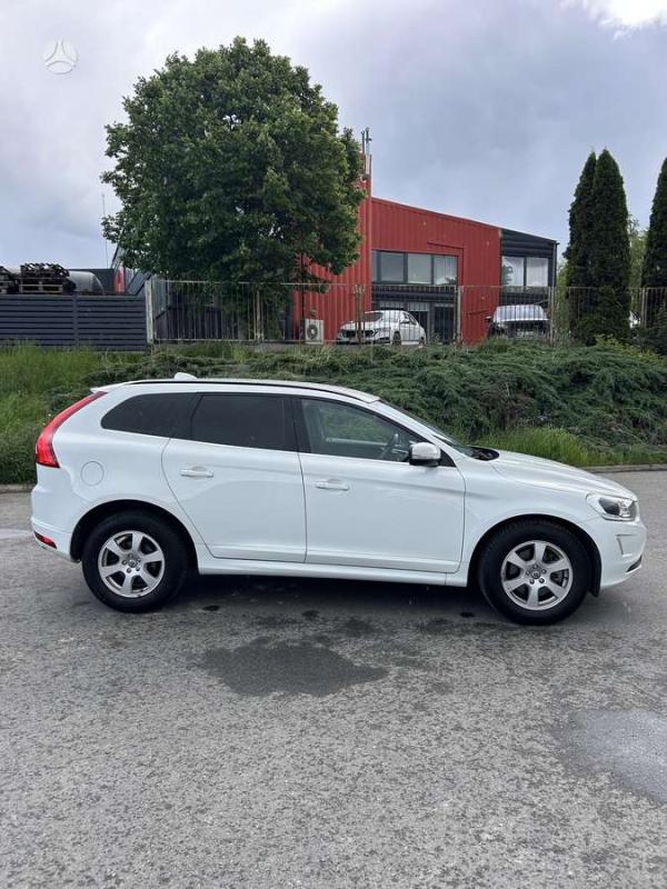 White Volvo XC60 2013 in Kaunas, with an engine capacity of 1.97 L and mileage of 257 thousand km for 6650 €, photo 8 on AUTOMOTO.COM.LV