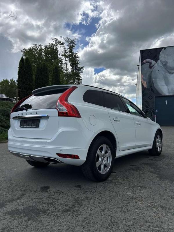 White Volvo XC60 2013 in Kaunas, with an engine capacity of 1.97 L and mileage of 257 thousand km for 6650 €, photo 10 on AUTOMOTO.COM.LV