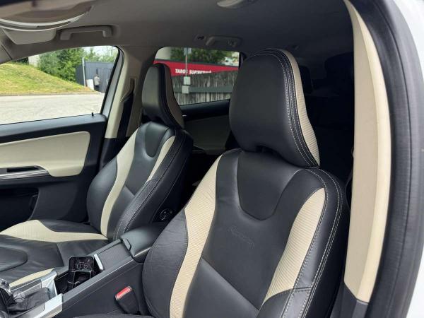 White Volvo XC60 2013 in Alytus, with an engine capacity of 2.00 L and mileage of 265 thousand km for 8950 €, photo 8 on AUTOMOTO.COM.LV