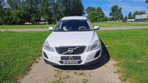 Balts Volvo XC60 2013 Viļņa, ar dzinēja tilpumu 2.40 L un nobraukumu 308 tūkst. km par 9950 €, foto  vietnē AUTOMOTO.COM.LV