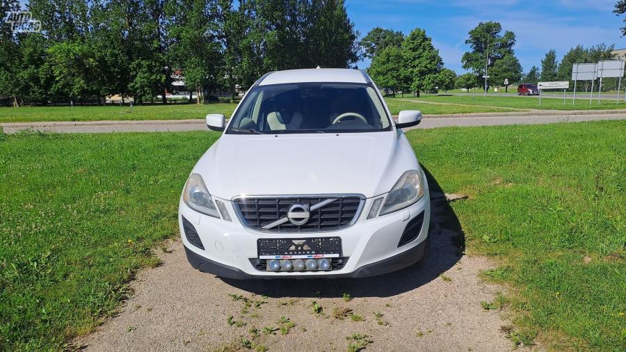 Balts Volvo XC60 2013 Viļņa, ar dzinēja tilpumu 2.40 L un nobraukumu 308 tūkst. km par 9950 €, foto 1 vietnē AUTOMOTO.COM.LV
