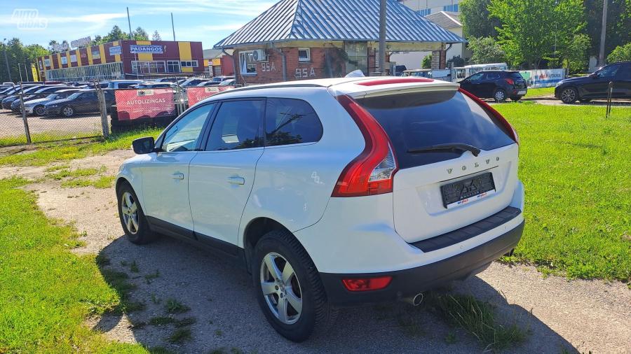 Balts Volvo XC60 2013 Viļņa, ar dzinēja tilpumu 2.40 L un nobraukumu 308 tūkst. km par 9950 €, foto 14 vietnē AUTOMOTO.COM.LV