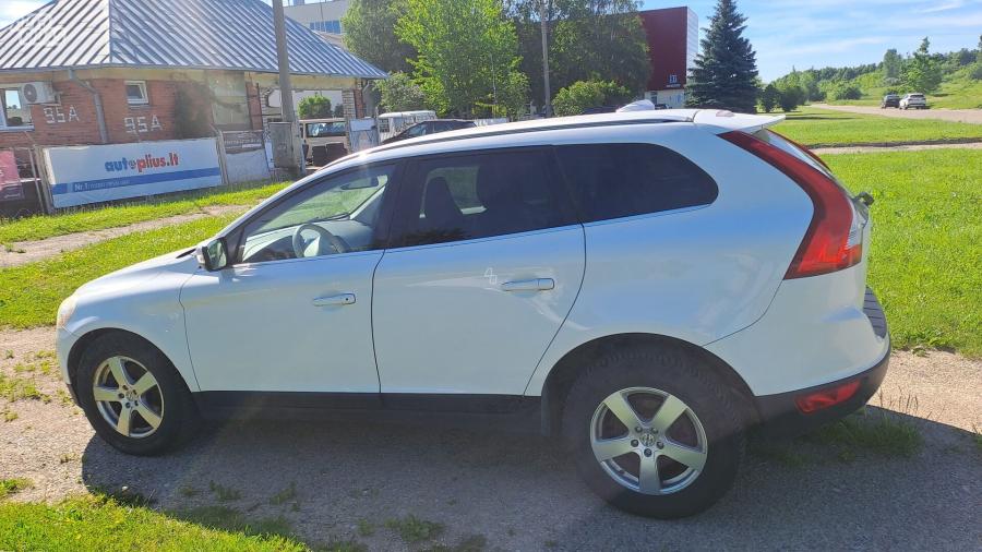 Balts Volvo XC60 2013 Viļņa, ar dzinēja tilpumu 2.40 L un nobraukumu 308 tūkst. km par 9950 €, foto 15 vietnē AUTOMOTO.COM.LV