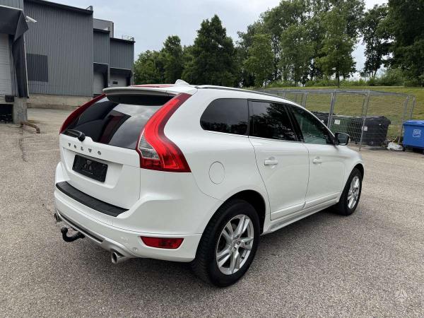 Balts Volvo XC60 2013 Alīta, ar dzinēja tilpumu 2.00 L un nobraukumu 265 tūkst. km par 8950 €, foto 4 vietnē AUTOMOTO.COM.LV