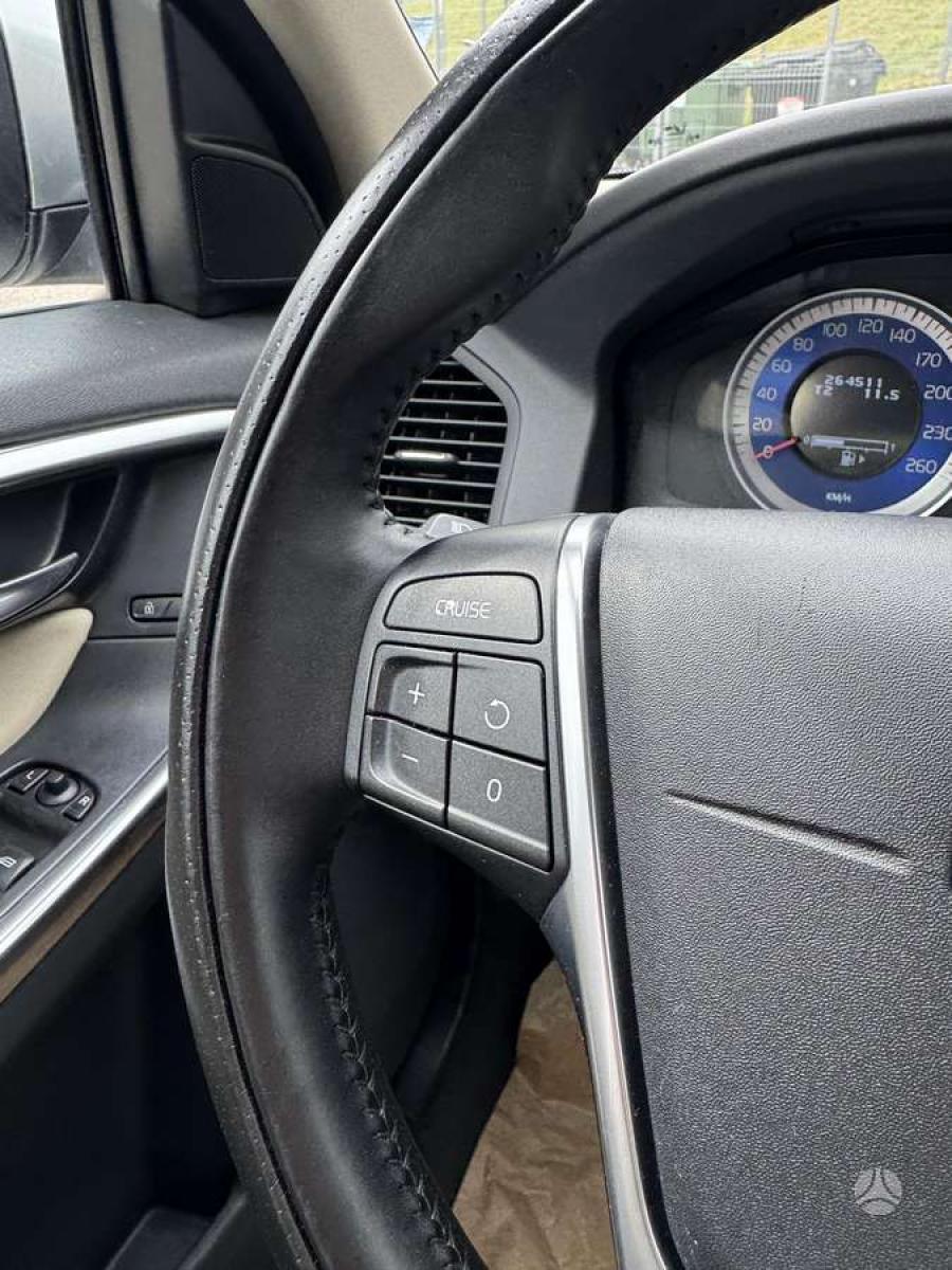Balts Volvo XC60 2013 Alīta, ar dzinēja tilpumu 2.00 L un nobraukumu 265 tūkst. km par 8950 €, foto 19 vietnē AUTOMOTO.COM.LV