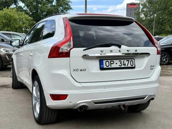 Белый Вольво ХС60 2013 в Рига, объемом двигателя 2.40 л и пробегом 213 тыс. км за 2000 €, фото 3 на AUTOMOTO.COM.LV