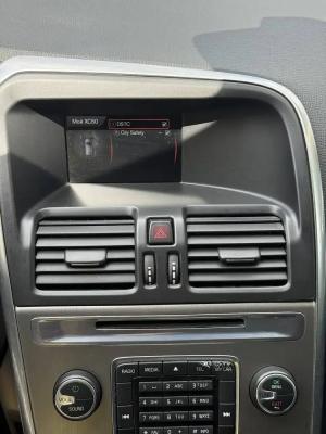 White Volvo XC60 2013 in Riga, with an engine capacity of 2.40 L and mileage of 213 thousand km for 2000 €, photo 7 on AUTOMOTO.COM.LV