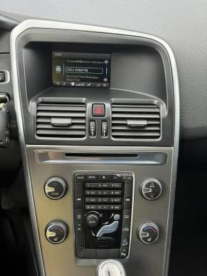 White Volvo XC60 2013 in Riga, with an engine capacity of 2.40 L and mileage of 213 thousand km for 2000 €, photo 8 on AUTOMOTO.COM.LV
