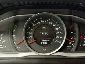 White Volvo XC60 2013 in Riga, with an engine capacity of 2.40 L and mileage of 213 thousand km for 2000 €, photo 14 on AUTOMOTO.COM.LV
