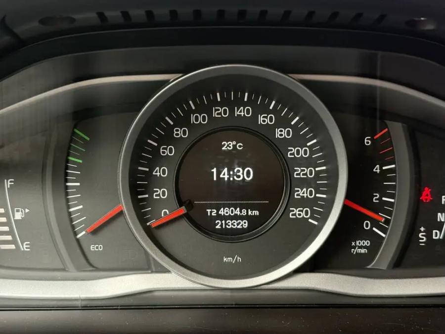 White Volvo XC60 2013 in Riga, with an engine capacity of 2.40 L and mileage of 213 thousand km for 2000 €, photo 14 on AUTOMOTO.COM.LV