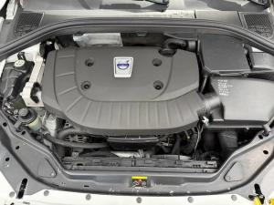 White Volvo XC60 2013 in Riga, with an engine capacity of 2.40 L and mileage of 213 thousand km for 2000 €, photo 16 on AUTOMOTO.COM.LV