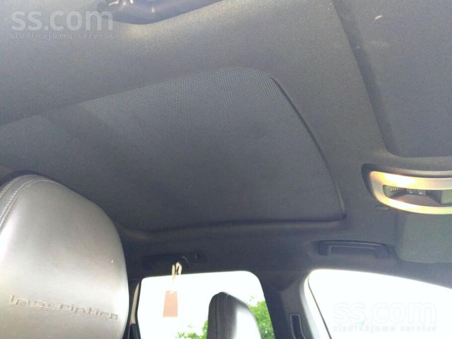 White Volvo XC60 2013 in Riga, with an engine capacity of 2.40 L and mileage of 288 thousand km for 13300 €, photo 11 on AUTOMOTO.COM.LV