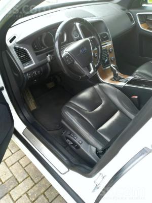 White Volvo XC60 2013 in Riga, with an engine capacity of 2.40 L and mileage of 288 thousand km for 13300 €, photo 14 on AUTOMOTO.COM.LV