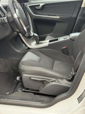 Balts Volvo XC60 2013 Rīga, ar dzinēja tilpumu 2.40 L un nobraukumu 0 tūkst. km par 9500 €, foto 9 vietnē AUTOMOTO.COM.LV