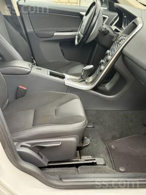 Balts Volvo XC60 2013 Rīga, ar dzinēja tilpumu 2.40 L un nobraukumu 0 tūkst. km par 9500 €, foto 10 vietnē AUTOMOTO.COM.LV
