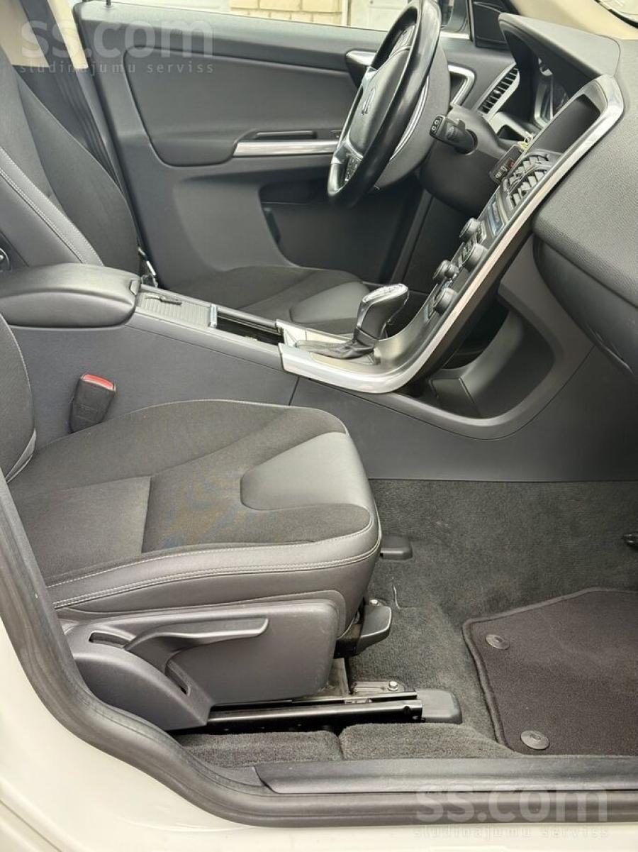 Balts Volvo XC60 2013 Rīga, ar dzinēja tilpumu 2.40 L un nobraukumu 0 tūkst. km par 9500 €, foto 10 vietnē AUTOMOTO.COM.LV