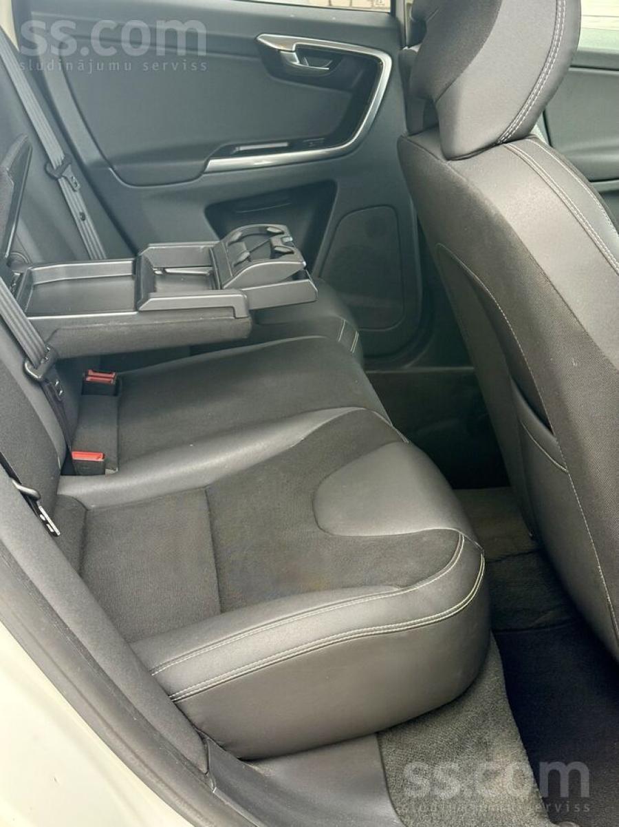 Balts Volvo XC60 2013 Rīga, ar dzinēja tilpumu 2.40 L un nobraukumu 0 tūkst. km par 9500 €, foto 12 vietnē AUTOMOTO.COM.LV