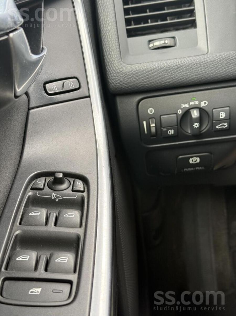 Balts Volvo XC60 2013 Rīga, ar dzinēja tilpumu 2.40 L un nobraukumu 0 tūkst. km par 9500 €, foto 15 vietnē AUTOMOTO.COM.LV