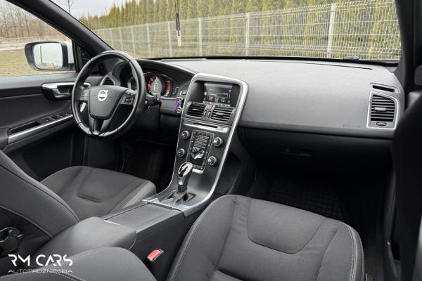 White Volvo XC60 2013 in Jelgava, with an engine capacity of 2.40 L and mileage of 210 thousand km for 11950 €, photo 9 on AUTOMOTO.COM.LV