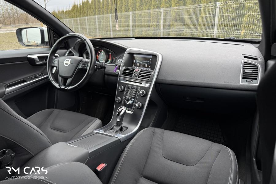 Balts Volvo XC60 2013 Jelgava, ar dzinēja tilpumu 2.40 L un nobraukumu 210 tūkst. km par 11950 €, foto 10 vietnē AUTOMOTO.COM.LV