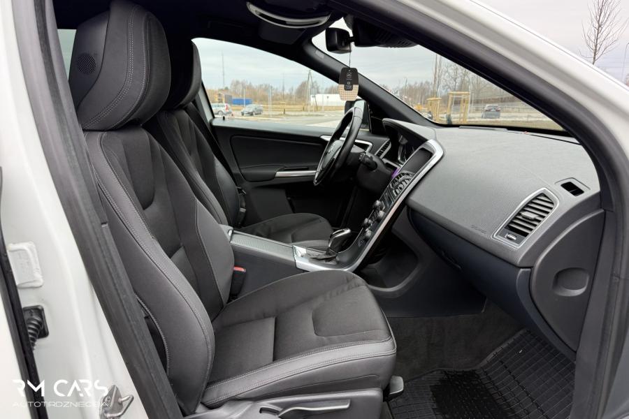 Balts Volvo XC60 2013 Jelgava, ar dzinēja tilpumu 2.40 L un nobraukumu 210 tūkst. km par 11950 €, foto 11 vietnē AUTOMOTO.COM.LV