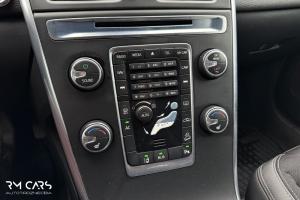 Balts Volvo XC60 2013 Jelgava, ar dzinēja tilpumu 2.40 L un nobraukumu 210 tūkst. km par 11950 €, foto 17 vietnē AUTOMOTO.COM.LV