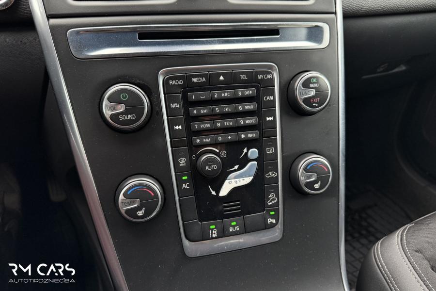 Balts Volvo XC60 2013 Jelgava, ar dzinēja tilpumu 2.40 L un nobraukumu 210 tūkst. km par 11950 €, foto 17 vietnē AUTOMOTO.COM.LV