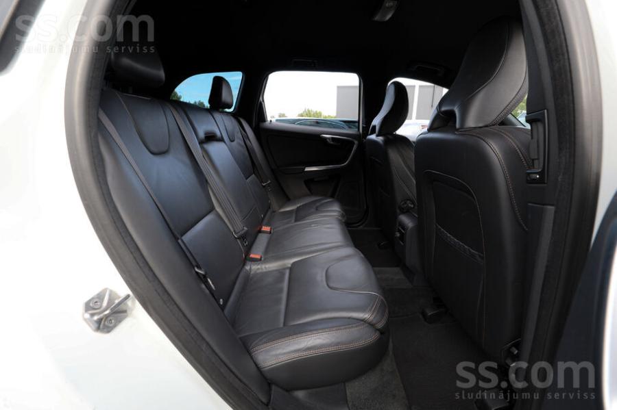 Balts Volvo XC60 2013 Jelgava, ar dzinēja tilpumu 2.00 L un nobraukumu 0 tūkst. km par 11990 €, foto 11 vietnē AUTOMOTO.COM.LV